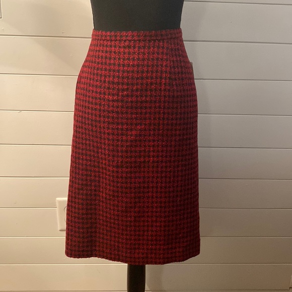 Maggie McNaughtonn | Skirts | Nwt Maggie Mcnaughton Black Red Plaid ...